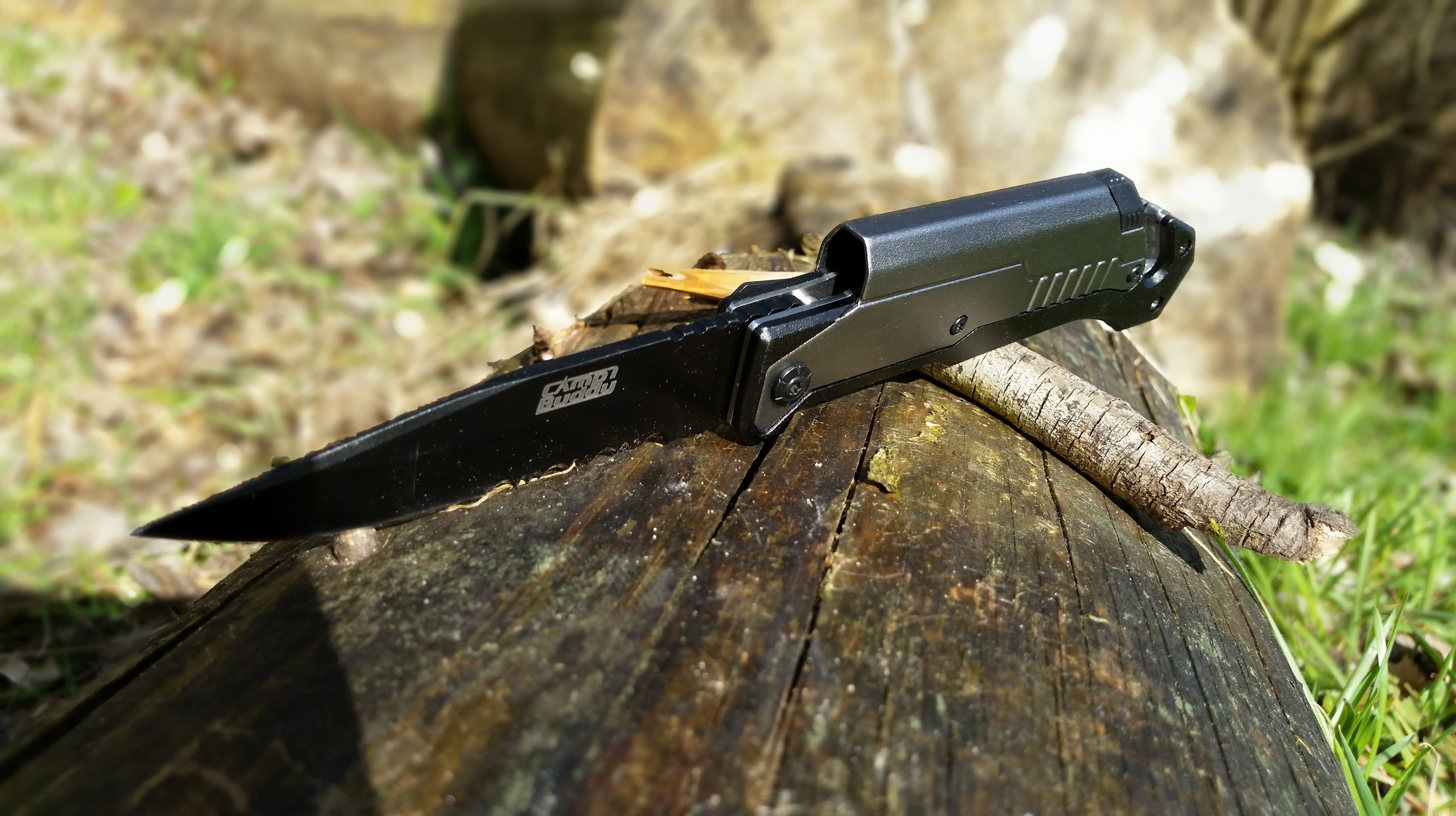 CampBuddy 5-in-1 Survival Messer im Test - Praktisch, aber mit Abstrichen